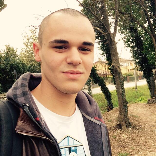 Trieste, ragazzo di 20 anni muore in scontro frontale auto