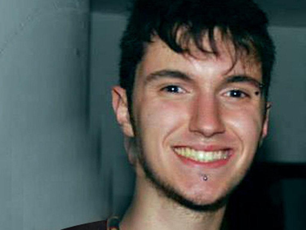 Ismaele Lulli sgozzato per gelosia. Ergastolo a Igli Meta, 28 anni al ...