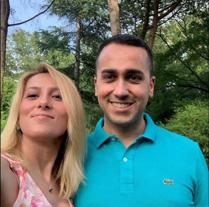 Virginia Saba in bikini a bordo piscina FOTO insieme a Luigi Di Maio