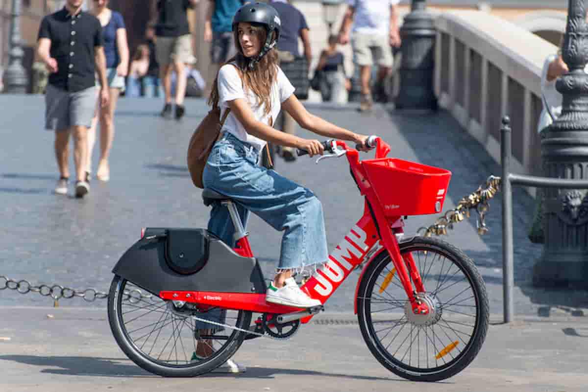 Roma, bike sharing Jump con bici elettriche: Uber e Comune insieme