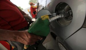 Prezzo benzina e diesel salgono ancora: quanto costano al self e al servito